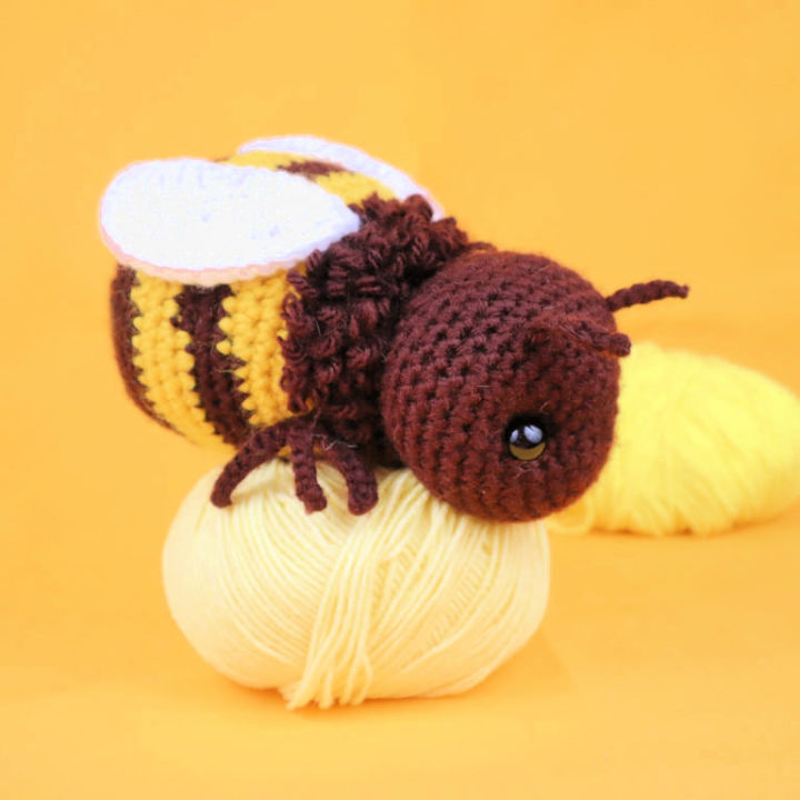 25 Free Crochet Bee Patterns (Amigurumi Pattern)