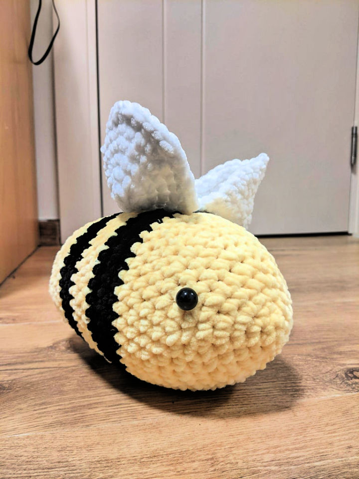 25 Free Crochet Bee Patterns (Amigurumi Pattern)