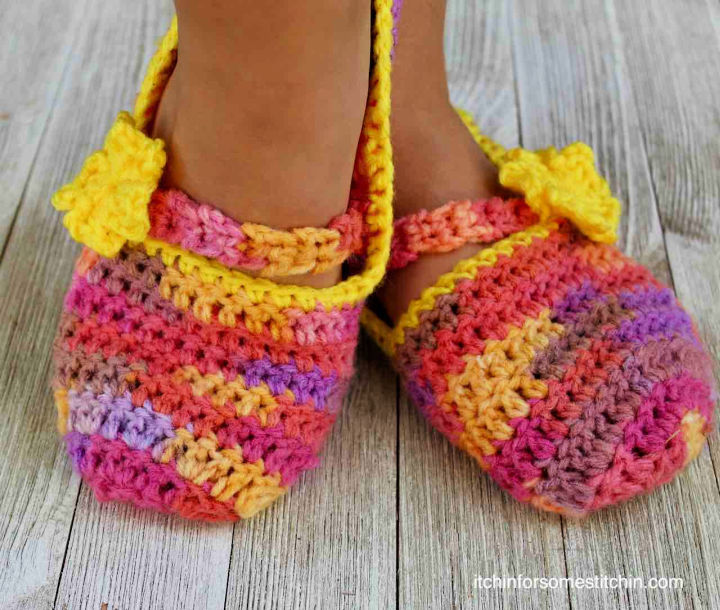 25 Free Crochet Slipper Patterns (Adults & Kids Pattern)