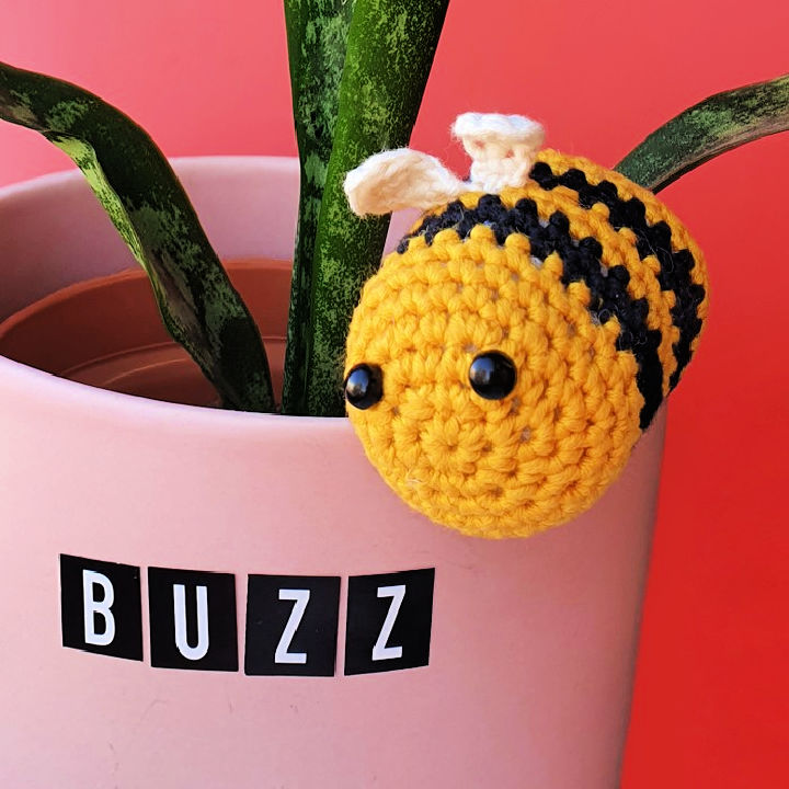25 Free Crochet Bee Patterns (Amigurumi Pattern)