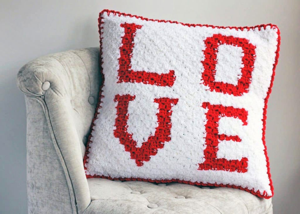 25 Free Crochet Pillow Patterns {PDF Pattern}