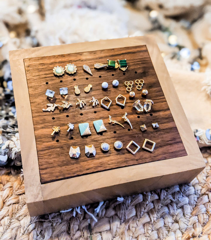 30 DIY Earring Holder Ideas to Make and Display Earrings