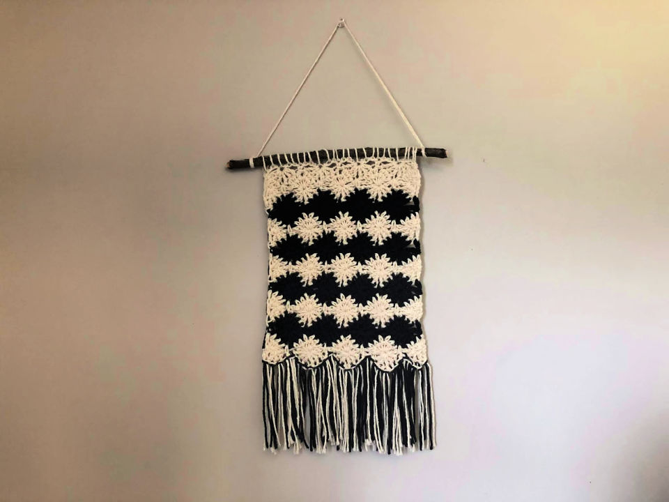 25 Free Crochet Wall Hanging Patterns {PDF Pattern}