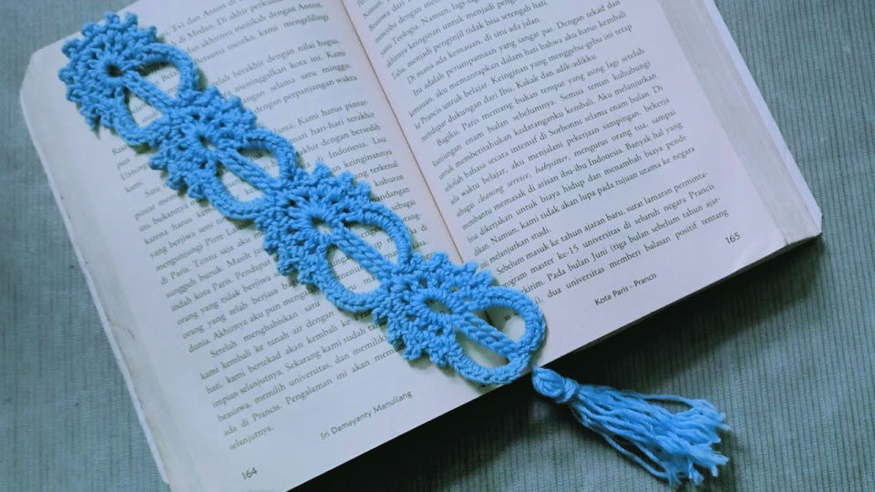 25 Free Crochet Bookmark Patterns (Easy PDF Pattern)
