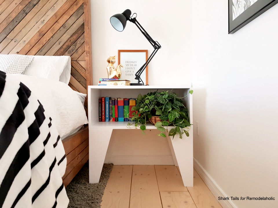 25 DIY Nightstand Ideas and Plans {DIY Bedside Table}