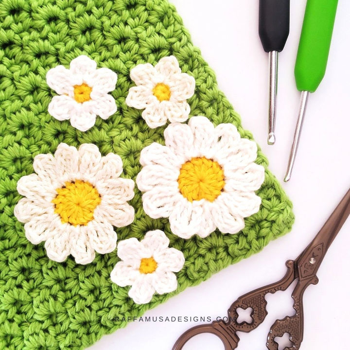 25 Free Crochet Daisy Patterns (White Flower Pattern)