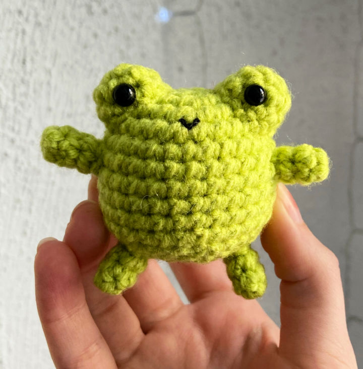 30 Free Crochet Frog Patterns (Amigurumi Pattern)