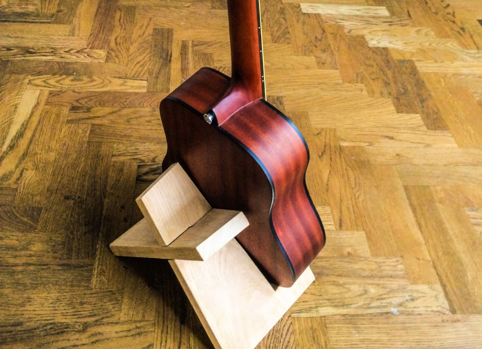 20 Free Homemade DIY Guitar Stand Plans