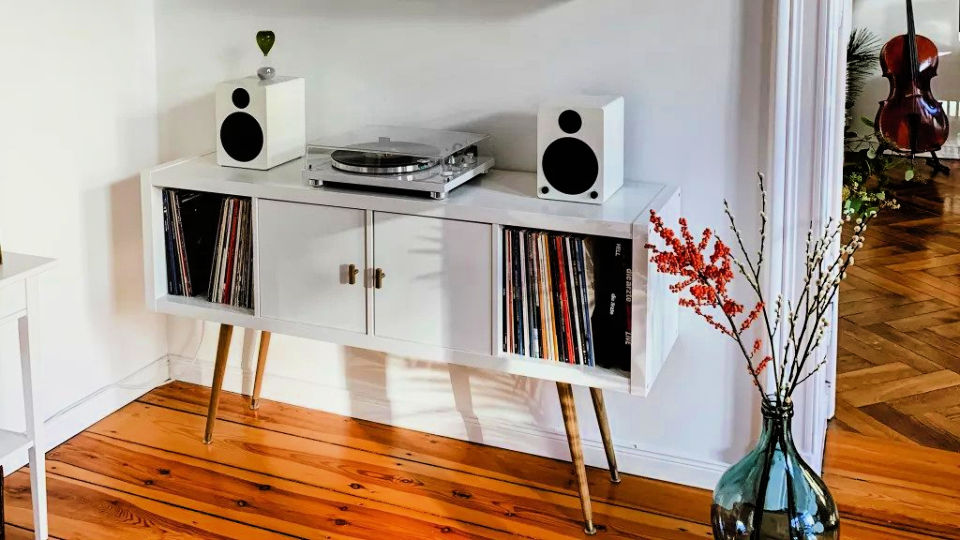 25 Free DIY Record Player Stand Plans