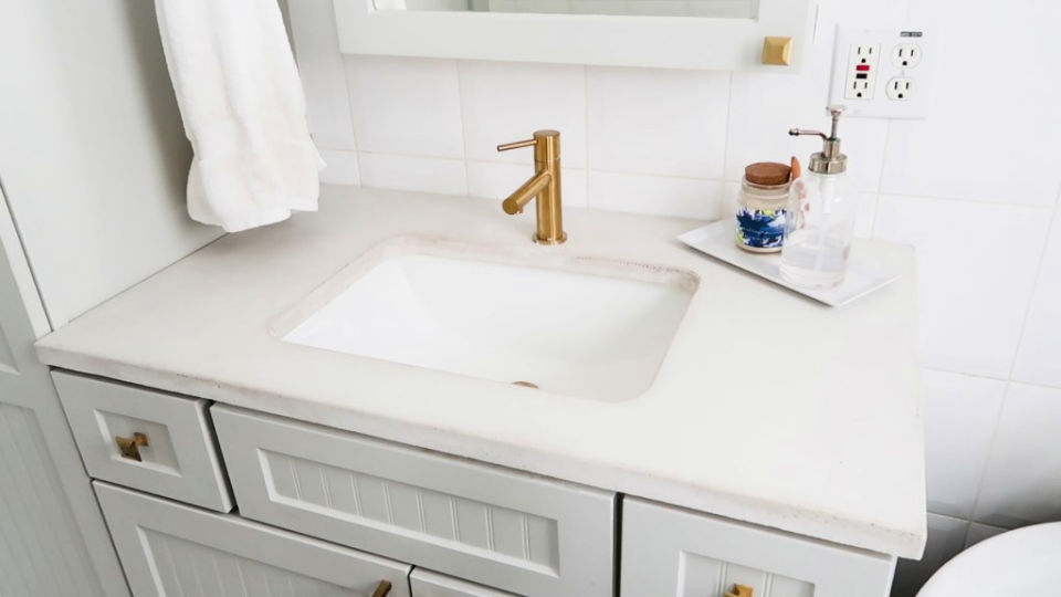 25 Cheap DIY Bathroom Countertop Ideas