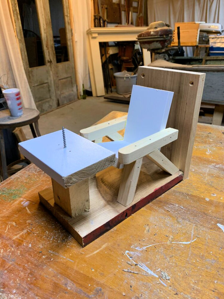 25 Free Homemade DIY Squirrel Feeder Plans