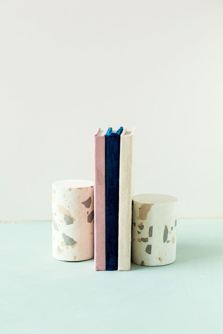 25 DIY Bookends: Creative Ideas for Making Bookends