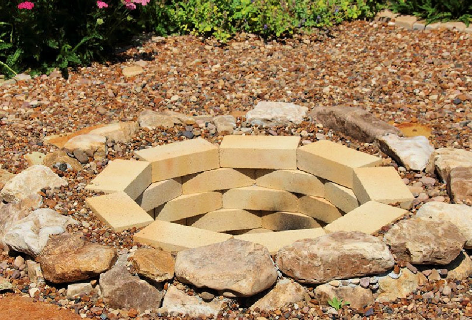 25 DIY Brick Fire Pit Ideas: Build a Fire Pit with Bricks