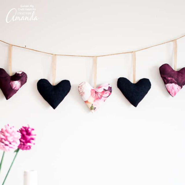 15 DIY Fabric Garland Ideas: How To Make a Fabric Garland