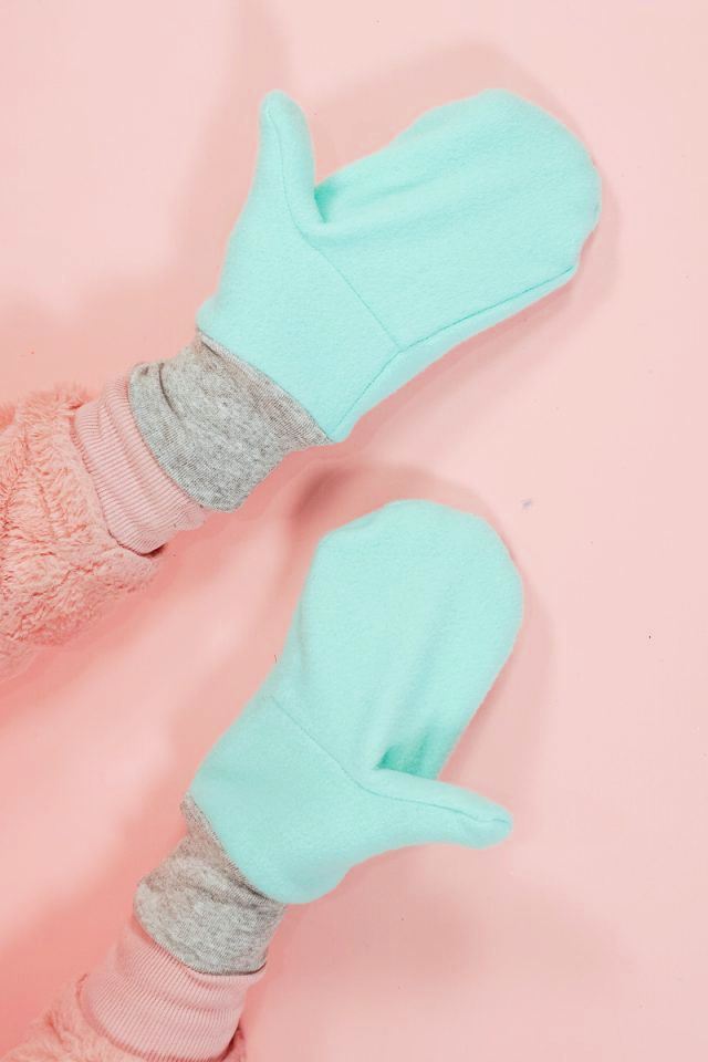 25 Free Mitten Sewing Patterns {Step by Step Pattern}