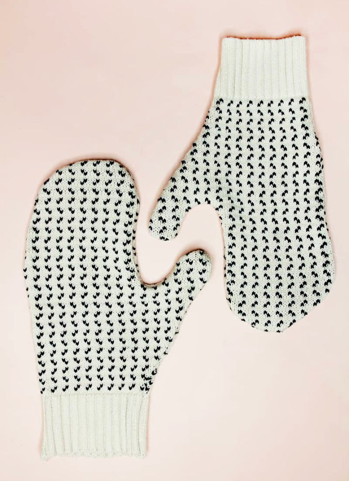 25 Free Mitten Sewing Patterns {Step by Step Pattern}