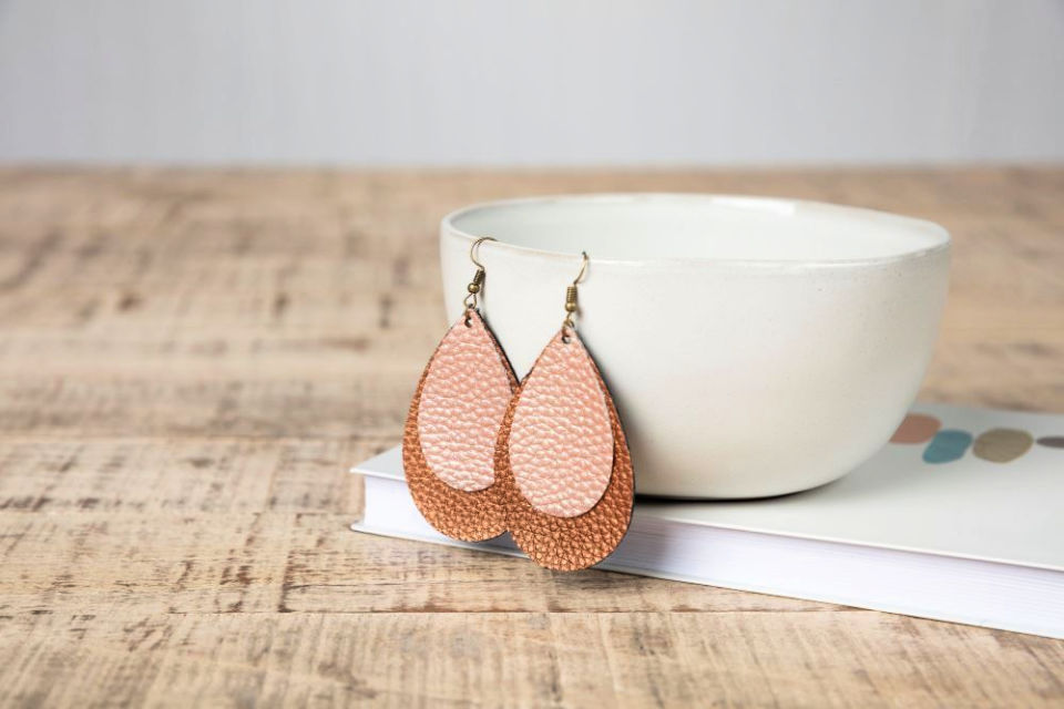 25 DIY Leather Earrings: How To Make Leather Earrings