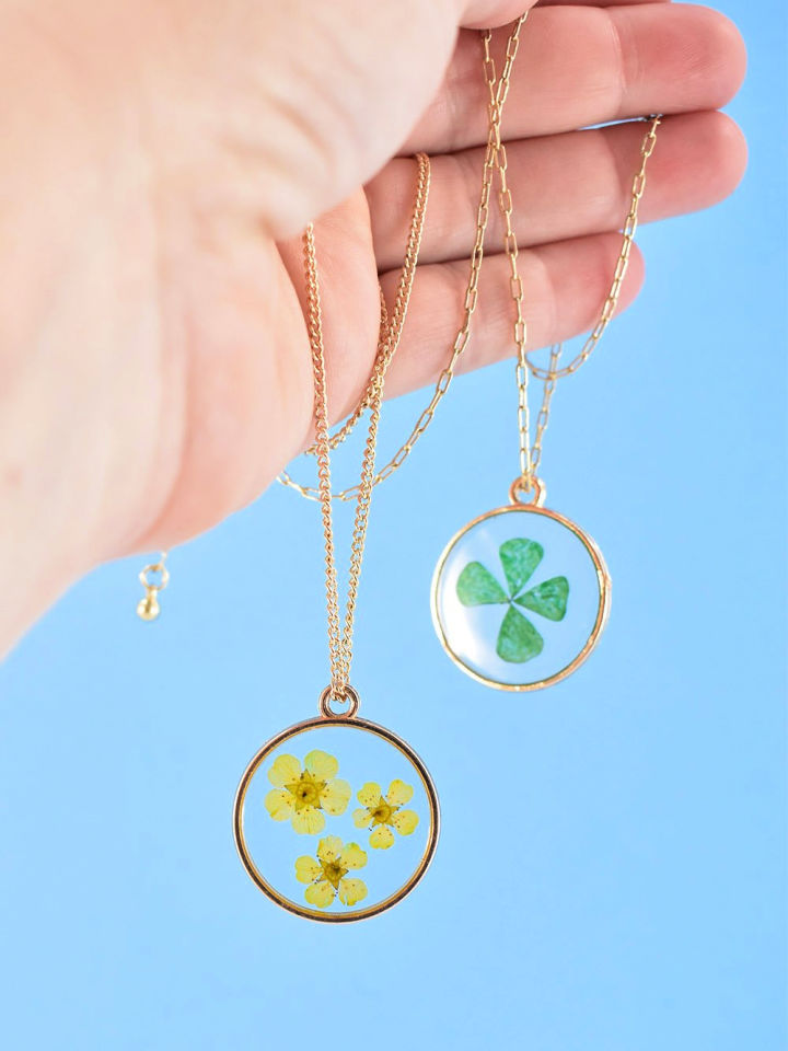 25 Resin Jewelry Making Ideas: How To Make Resin Jewelry
