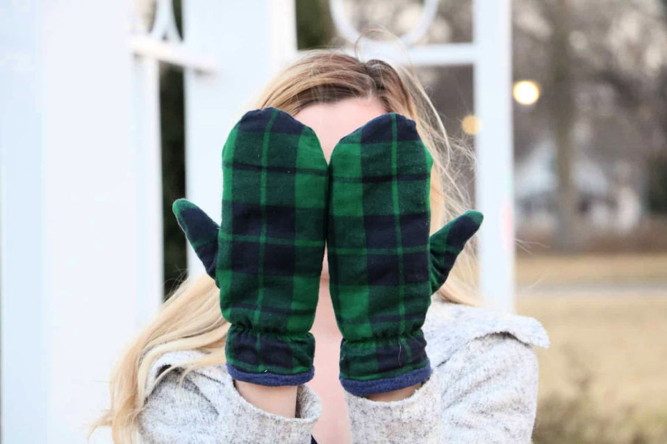 25 Free Mitten Sewing Patterns {Step by Step Pattern}