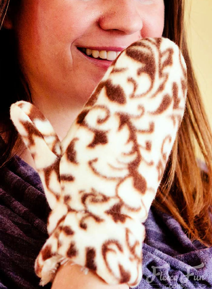 25 Free Mitten Sewing Patterns {Step by Step Pattern}