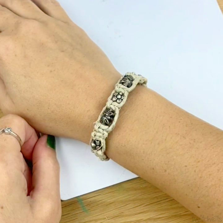 16 Hemp Bracelet Patterns with Step by Step Instructions