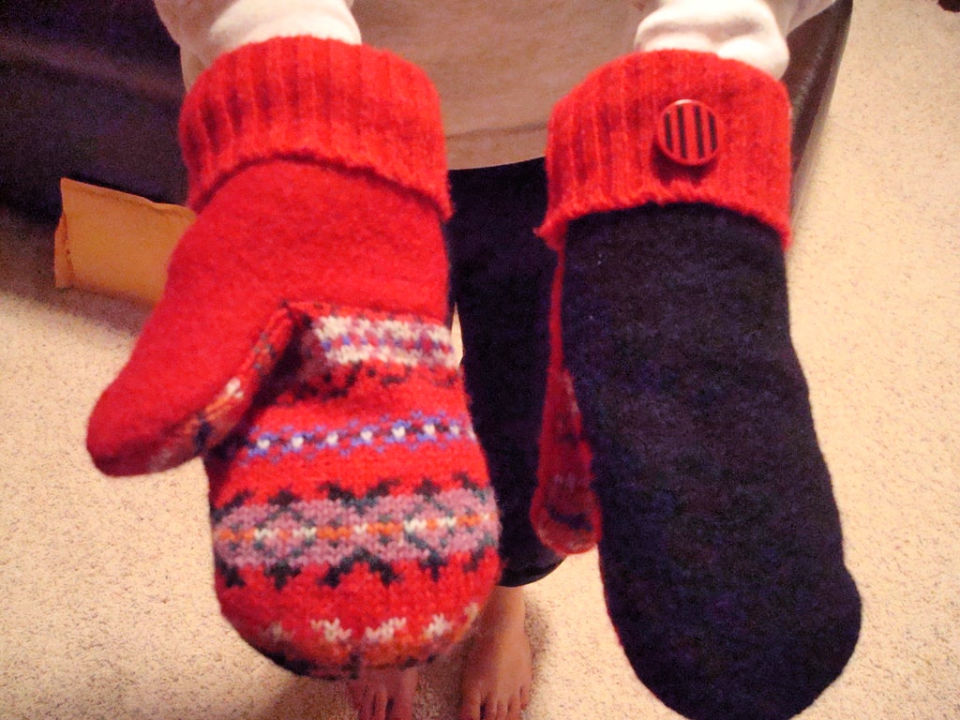 25 Free Mitten Sewing Patterns {Step by Step Pattern}