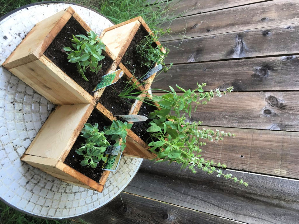 25 DIY Fence Planter Ideas: Make Your Own Fence Planters