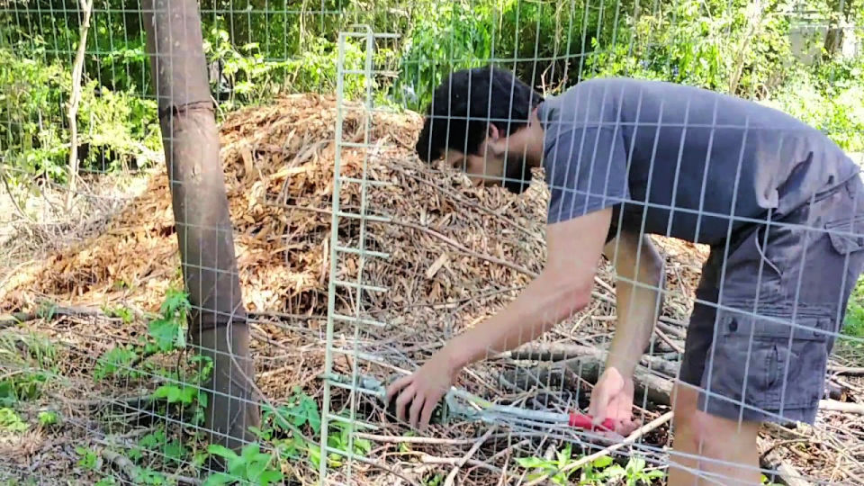 23 DIY Wire Fence Ideas: Learn How to Build a Wire Fence