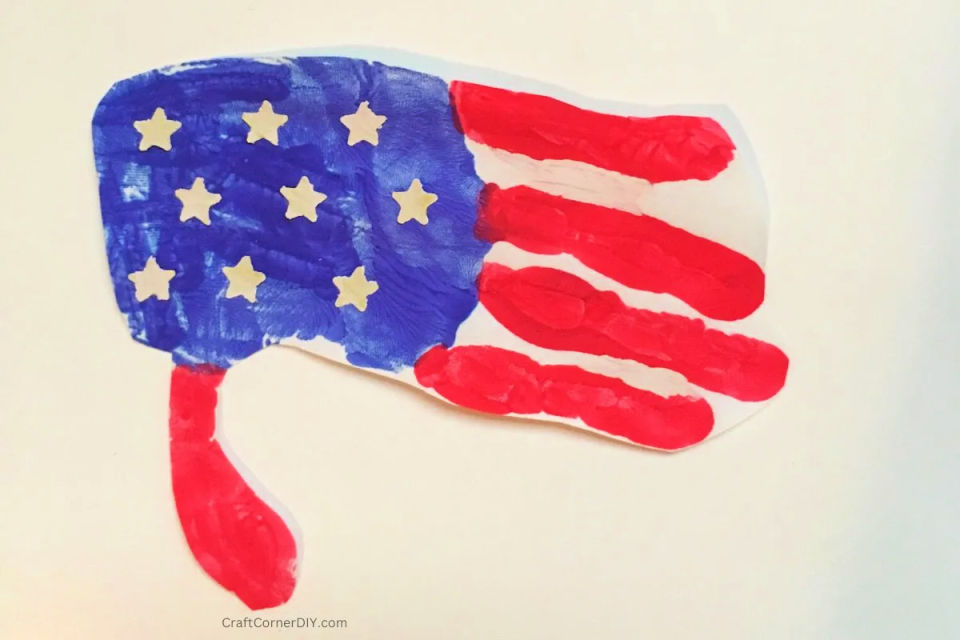 25 Easy American Flag Crafts for Kids: Flag Day Craft Ideas