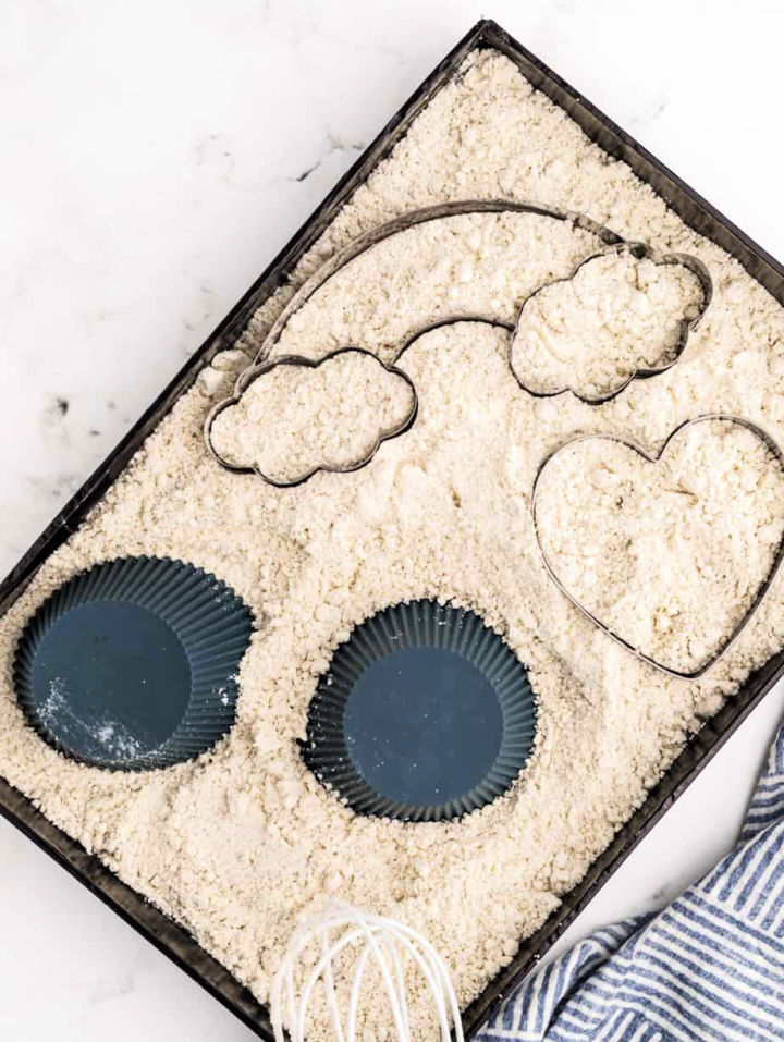 25 DIY Moon Sand Recipe List: How To Make Kinetic Sand