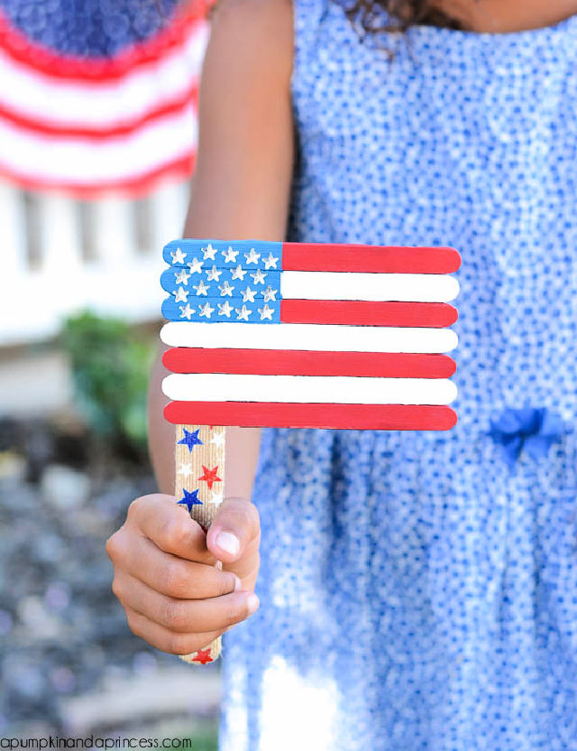 25 Easy American Flag Crafts for Kids: Flag Day Craft Ideas