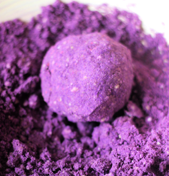25 DIY Moon Sand Recipe List: How To Make Kinetic Sand