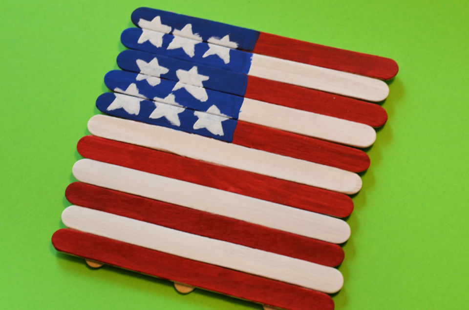 25 Easy American Flag Crafts for Kids: Flag Day Craft Ideas