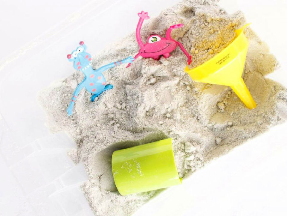 25 DIY Moon Sand Recipe List: How To Make Kinetic Sand