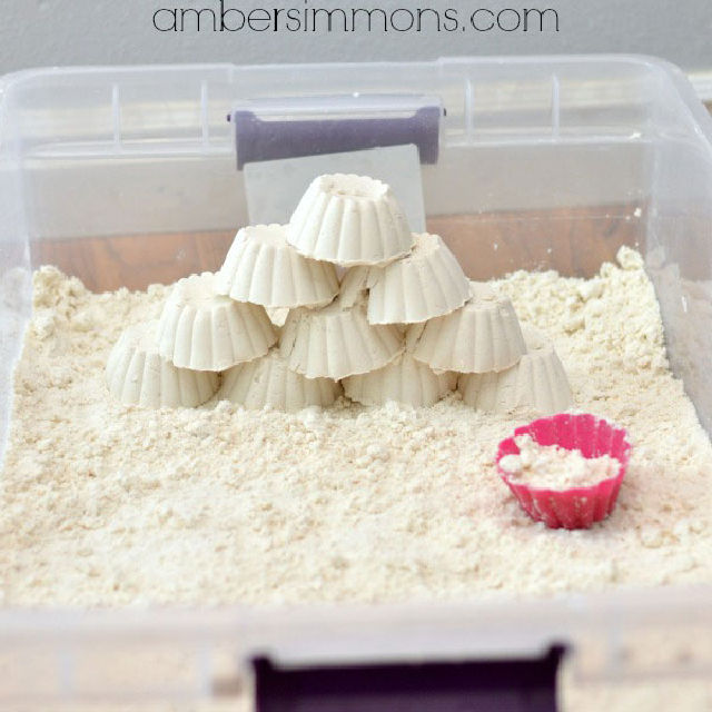 25 DIY Moon Sand Recipe List: How To Make Kinetic Sand