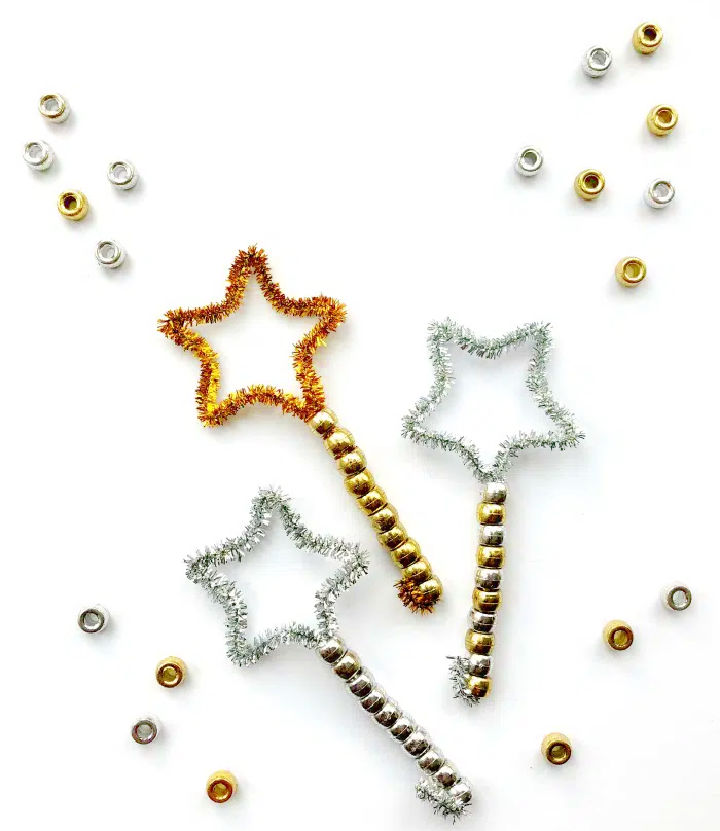 25 New Years Crafts for Kids (Preschoolers and Toddlers)