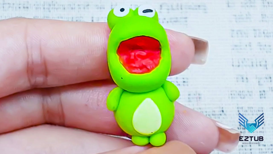 25 Easy Clay Frog Sculptures: How To Make a Clay Frog