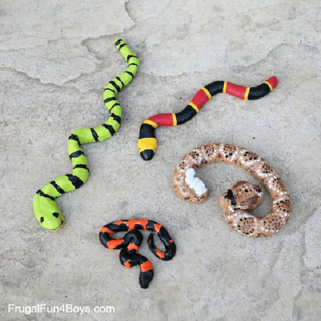25 Easy Snake Crafts for Kids (Preschoolers & Toddlers)
